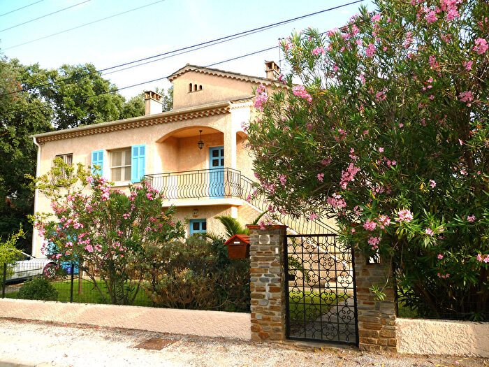 Maison à vendre - La Londe-les-Maures, Valcros, Alicastre, Haut Pansard, Bas Pansard, Le Pin - 8 pièces - 6 chambres
