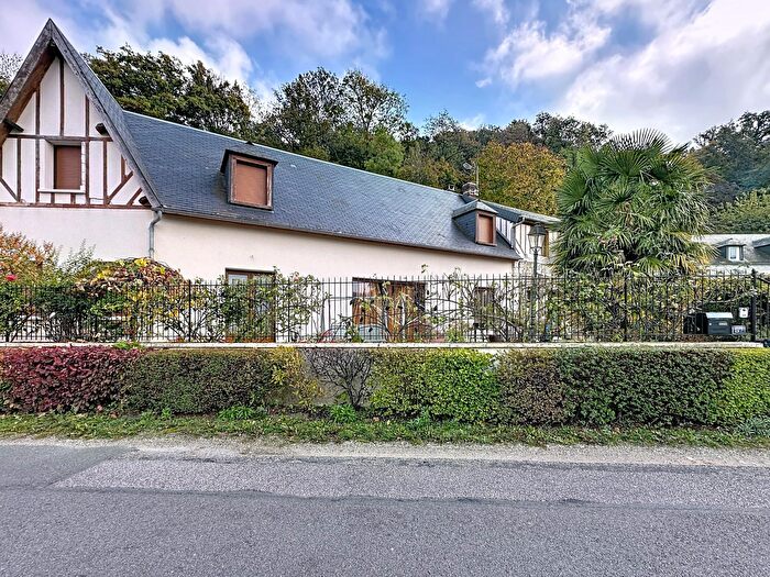 Maison à vendre - Beaumont-le-Roger - 8 pièces - 5 chambres