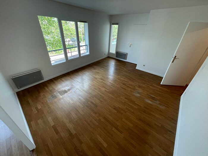 Appartement à louer - Centre Ville, Saint-Cyr-lécole - 2 pièces - 1 chambre