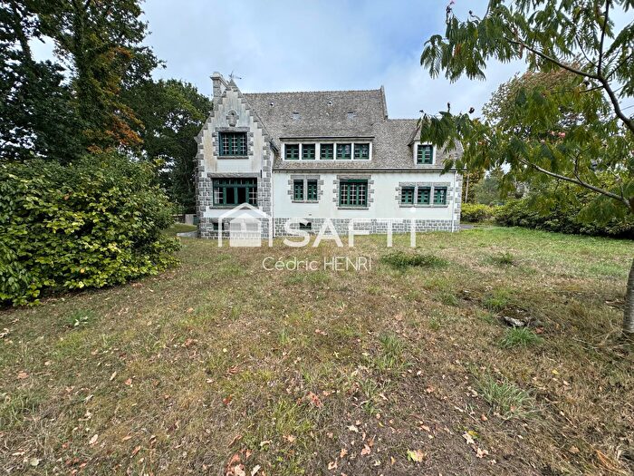 Maison 13 pièces à vendre à Châteaulin
