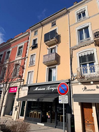 Bourgoin-Jallieu, Centre-ville, Pont Saint-Michel : Appartement 3 pièces à vendre