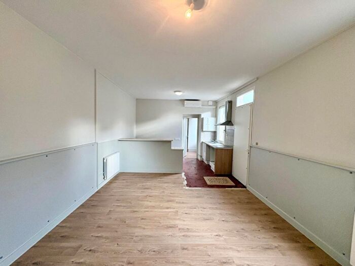 Appartement à louer - Roanne, Clermont - 2 pièces - 1 chambre