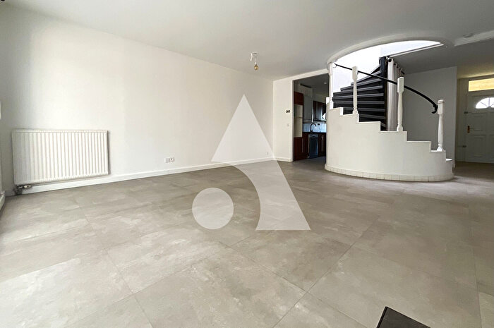 Maison à louer - Bondoufle - 6 pièces - 4 chambres