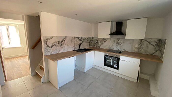 Appartement à louer - Roubaix - 5 pièces - 4 chambres