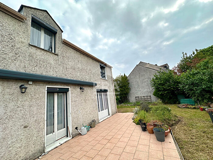 Saint-Pierre-lès-Nemours - Maison 6 pièces à vendre