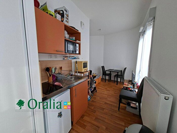 Appartement à louer - Fauconnet, Dijon - 1 pièce