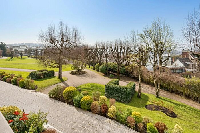 Appartement à vendre - Saint-Cloud, Fouilleuse, Val dOr - 5 pièces - 4 chambres