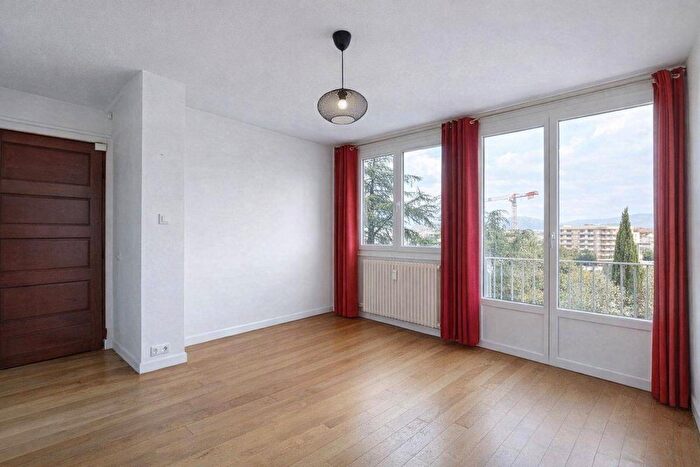 Appartement à louer - Centre Ville, Tassin-la-Demi-Lune - 3 pièces - 2 chambres