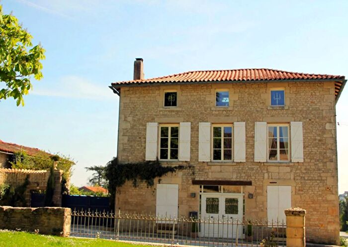 Maison à vendre - Chef-Boutonne - 8 pièces - 3 chambres