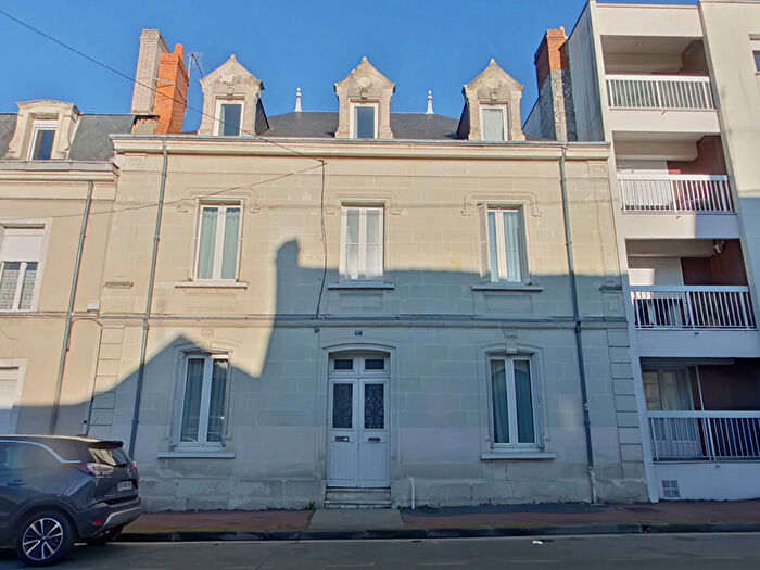 Maison à vendre - Châtellerault, Est - 10 pièces - 7 chambres