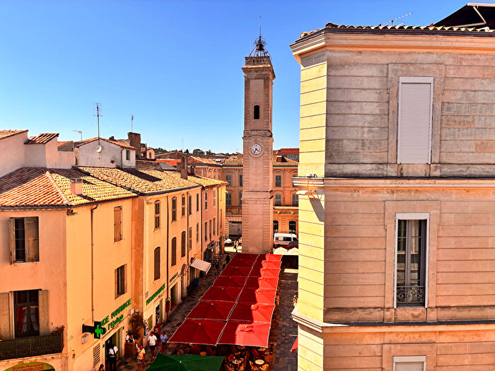 Appartement à louer - Nîmes, Ecusson, Arènes - 2 pièces - 1 chambre