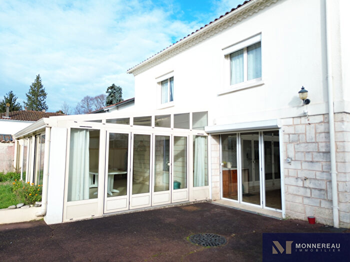 Maison à vendre - Jonzac - 6 pièces - 3 chambres