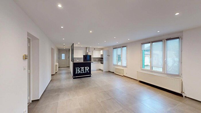 Le Sud, Vaulx-en-Velin : Appartement 4 pièces à louer