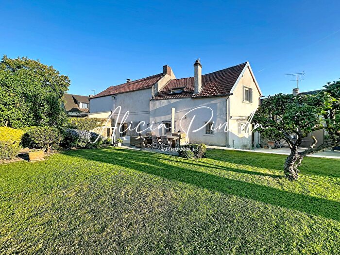 Crespières - Maison 9 pièces à vendre