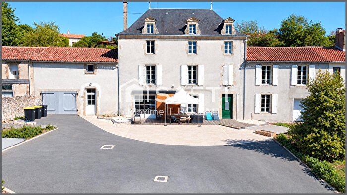 Maison 7 pièces à Argenton-les-Vallées, à vendre