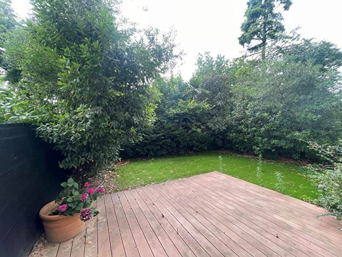 Appartement à louer - Porte Dauphine, Paris ème arrondissement - 3 pièces - 2 chambres