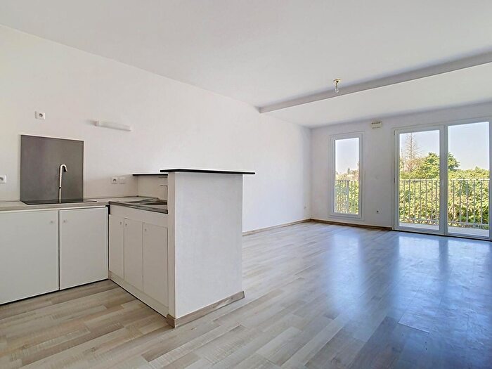 Hellemmes-Lille, Hellemmes, Barrière : Appartement 3 pièces à vendre