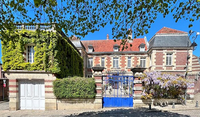 Maison 10 pièces à Compiègne, Bellicart, à vendre