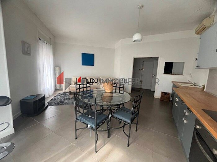 Appartement à louer - Clémenceau, Perpignan - 2 pièces - 1 chambre