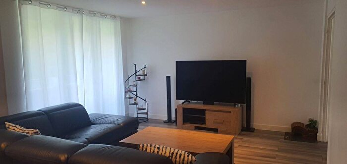 Les Essarts, Bron : Appartement 4 pièces à louer