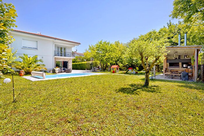 Maison à vendre - Mérignac, Centre-ville - 10 pièces - 12 chambres