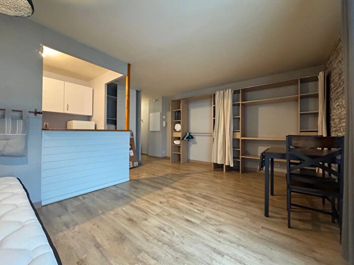 Appartement à louer - Bondy, La Mare à Veuve - 1 pièce