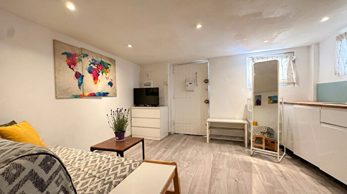 Appartement 1 pièce à Hyères, Centre-ville, à vendre