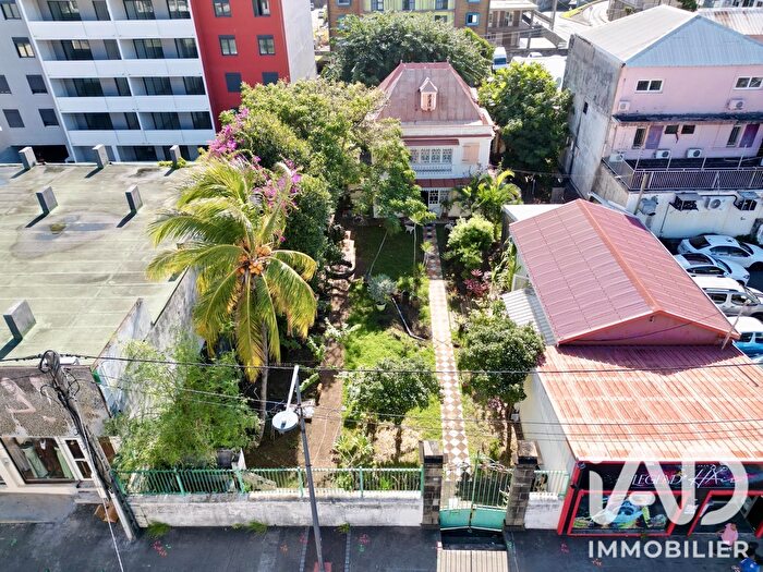 Saint-Denis, Centre-ville : Maison 8 pièces à vendre