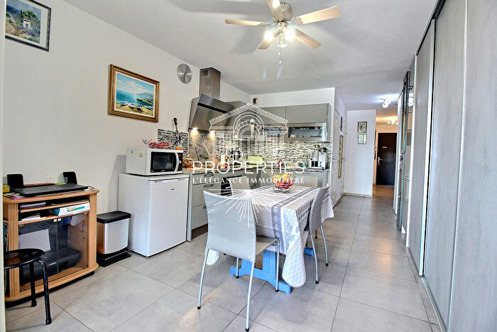 Appartement à vendre - Le Lavandou, Centre-ville, Plage du Lavandou, Pointe Pilon - 2 pièces - 1 chambre