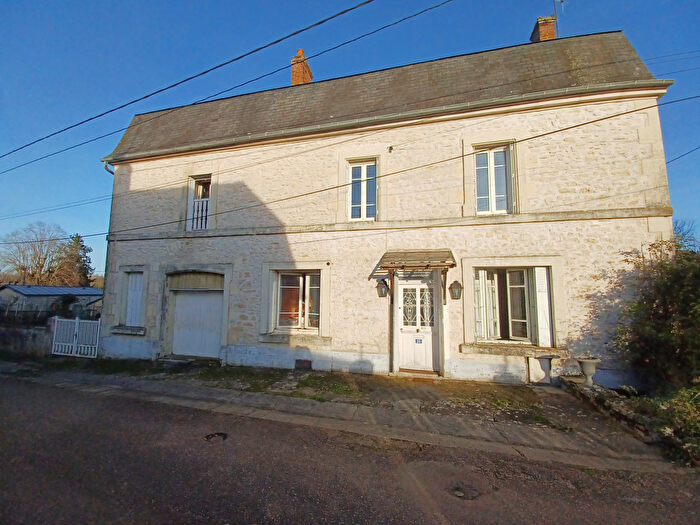 Maison à vendre - La Marche - 7 pièces - 6 chambres