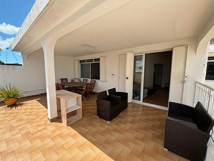 Appartement 4 pièces à Les Abymes, à louer