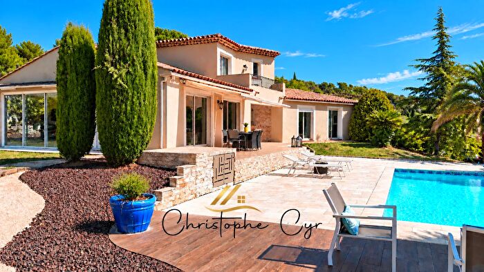 Maison 6 pièces à Saint-Raphaël, Veyssières, à vendre