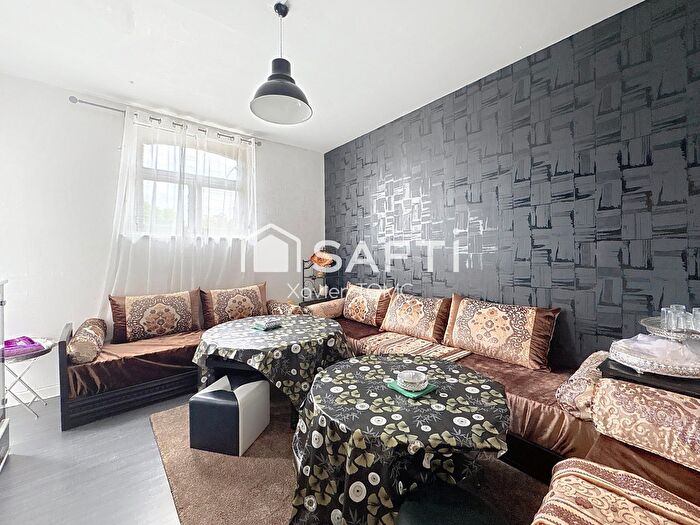Lens, Nord Ouest : Maison 7 pièces à vendre