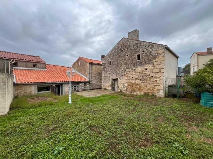 Maison 6 pièces à louer à Xanton-Chassenon