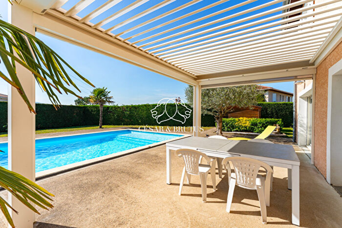 Maison à vendre - La Tour-de-Salvagny - 6 pièces - 5 chambres