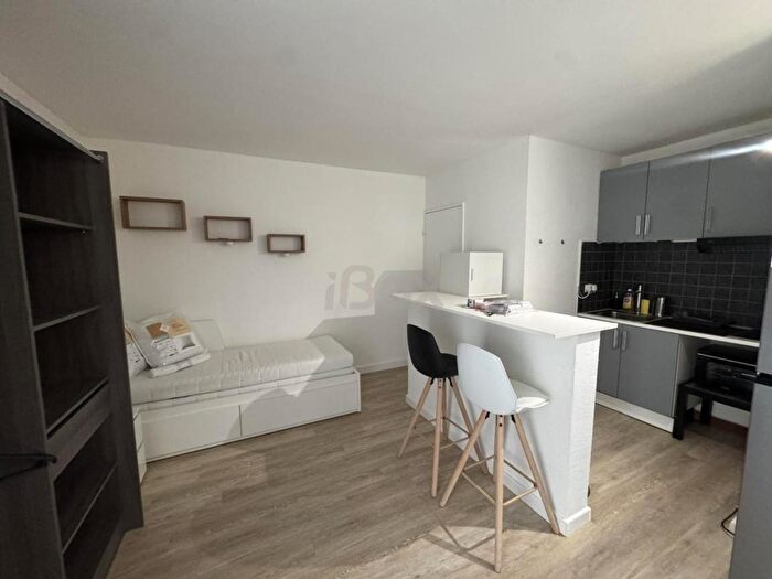 Appartement à louer - Toulon, Champs-de-Mars - 1 pièce