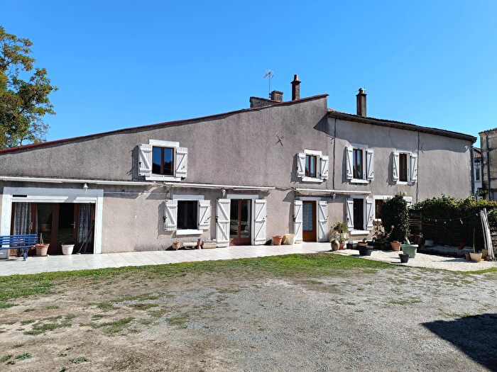 Maison 11 pièces à Frontenay-Rohan-Rohan, à vendre