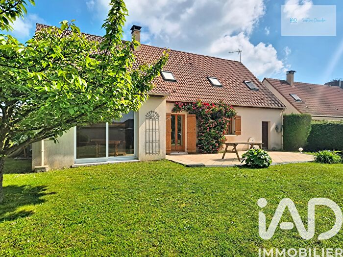 Maison 8 pièces à vendre à Saint-Sauveur-sur-École