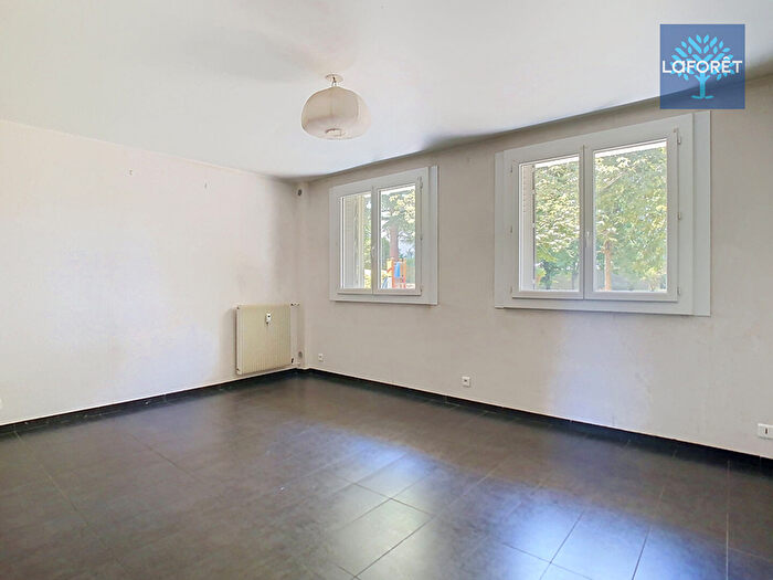 Noisy-le-Grand, Centre-ville : Appartement 2 pièces à vendre