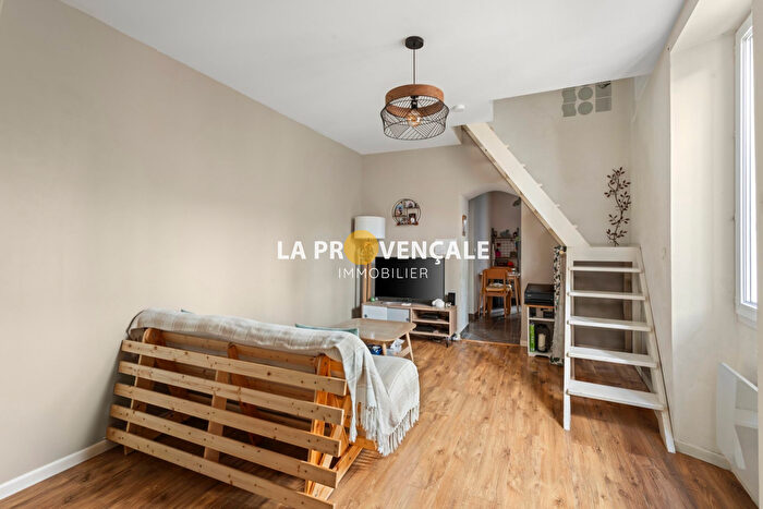 Appartement à vendre - Trets - 3 pièces - 2 chambres