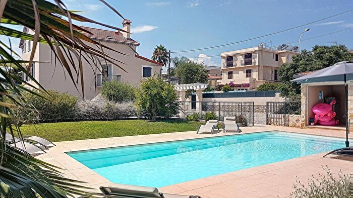 Appartement à louer - Pont du Lys-Antibes les Pins - 2 pièces - 1 chambre