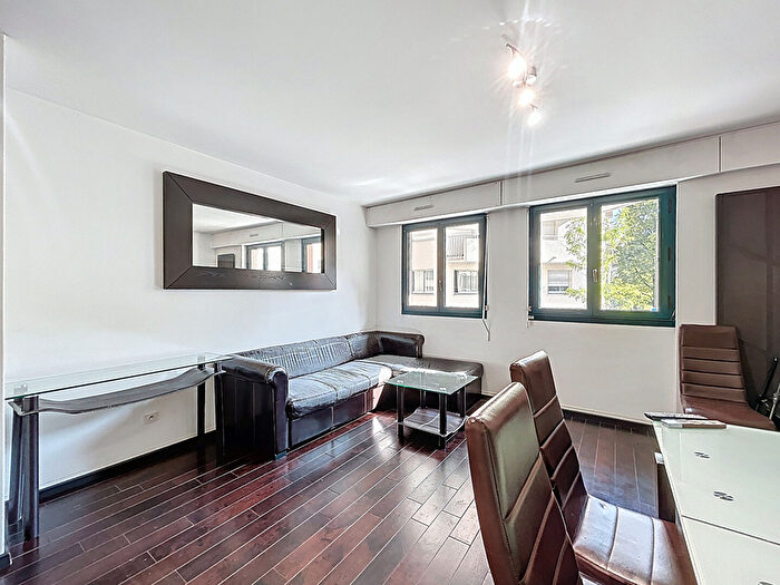 Appartement à vendre - Suresnes, Centre-ville - 2 pièces - 1 chambre