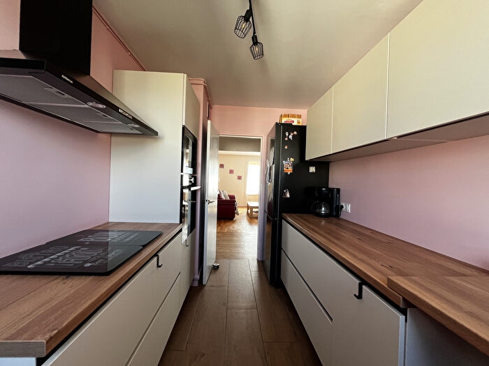 Appartement à vendre - Saint-André-les-Vergers - 5 pièces - 3 chambres