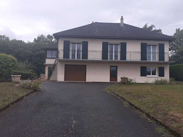 Saint-Hilaire-les-Places : Maison 6 pièces à louer