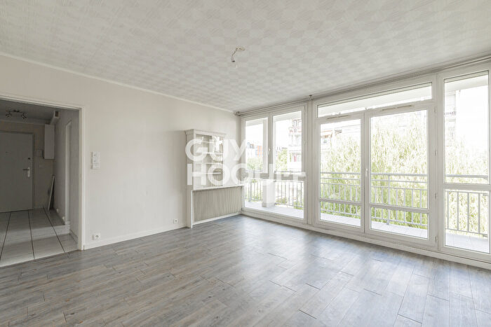 Appartement 3 pièces à vendre - Fontenay-le-Fleury, Hôtel de ville