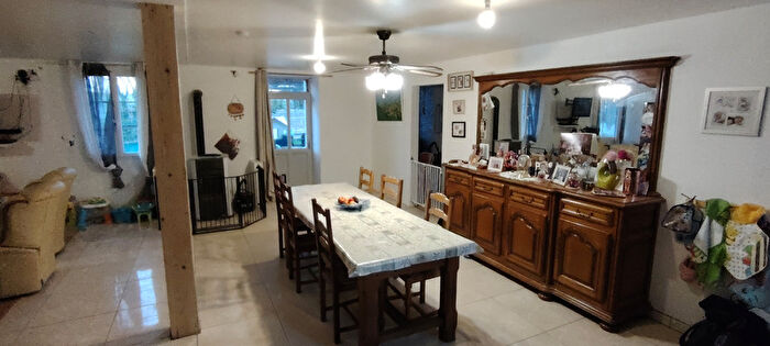 Maison à vendre - Airvault - 7 pièces - 4 chambres