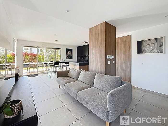 Appartement à louer - Ouest, Saint-Cyr-au-Mont-dOr - 3 pièces - 2 chambres