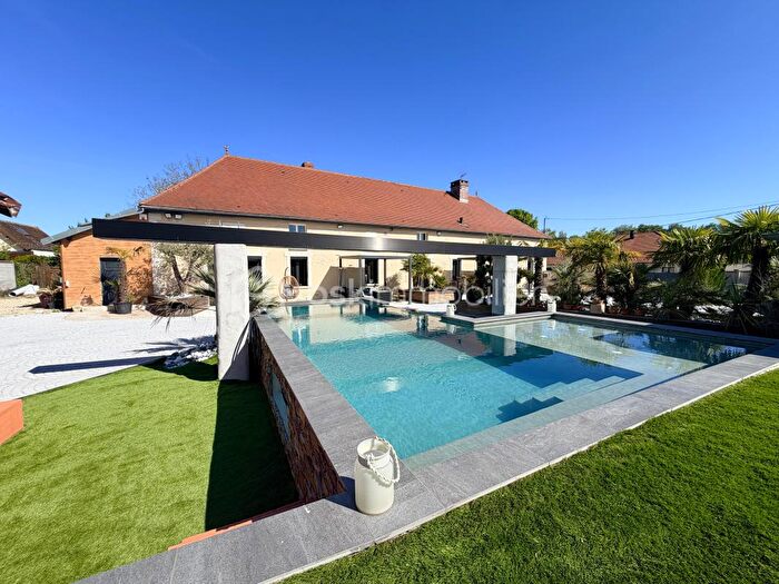 Maison 8 pièces à Villechétif, à vendre