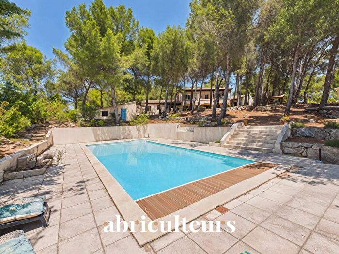 Maison à vendre - Ventabren - 8 pièces - 5 chambres