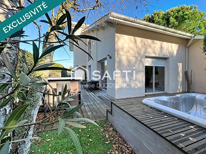 Maison à vendre - Pessac, Le Monteil - 6 pièces - 4 chambres